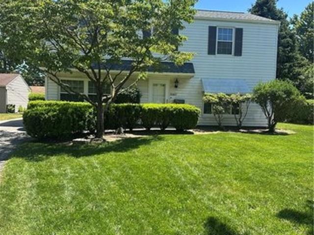 5287 Strawberry Ln, Willoughby, OH 44094