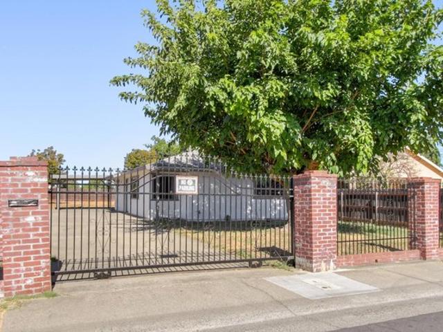 5280 Mendocino Blvd, Sacramento, CA 95820
