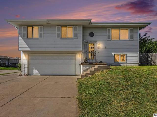 5280 W Thatcher Ln, Lincoln, NE 68528