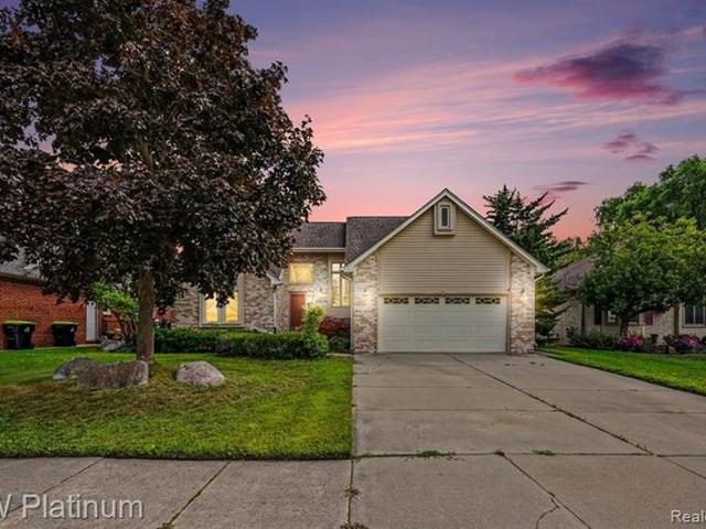 52824 Mary Martin Dr, Chesterfield Township, MI 48051
