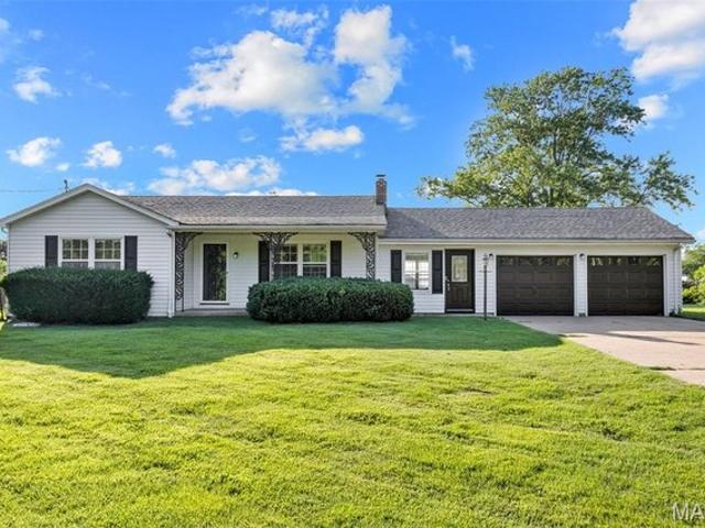 5283 Westwood Dr, Saint Charles, MO 63304