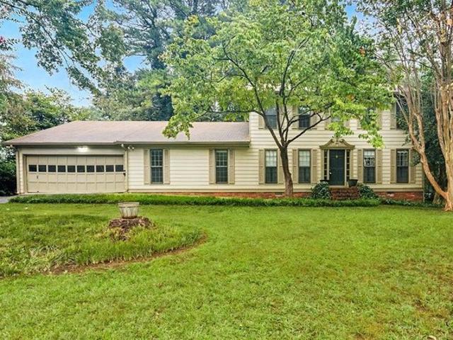 528 Chanterella Rd SW, Lilburn, GA 30047