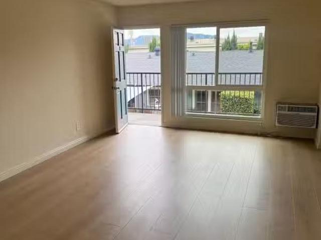 528 E Verdugo Ave #B, Burbank, CA 91501