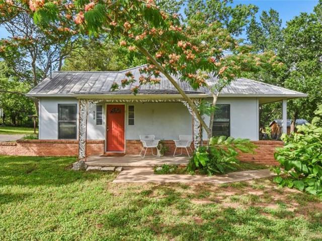 528 Old McDade Rd, Elgin, TX 78621