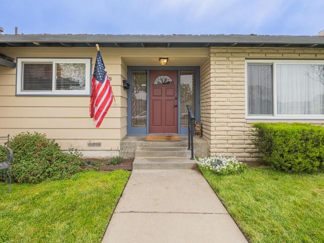 528 La Mesa Drive