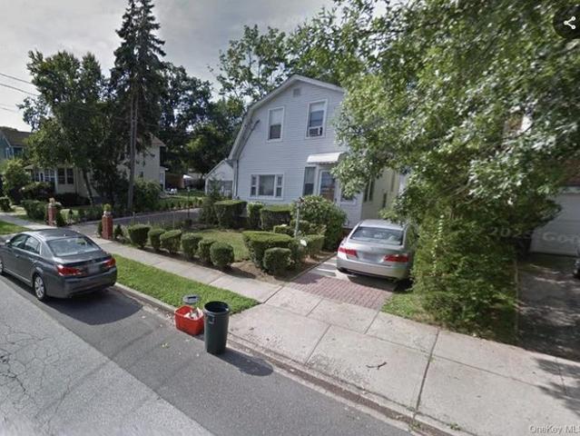 528 Maple St, West Hempstead, NY 11552