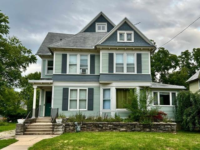 528 MT Vernon St, Oshkosh, WI 54901