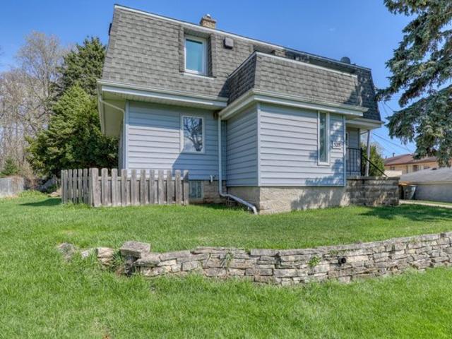 528 N 119th St, Wauwatosa, WI 53226