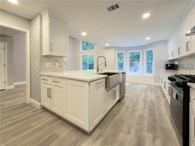 528 Parkstone Lane