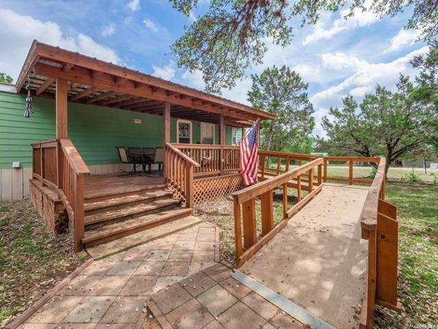528 Private Road 1516, Bandera, TX 78003