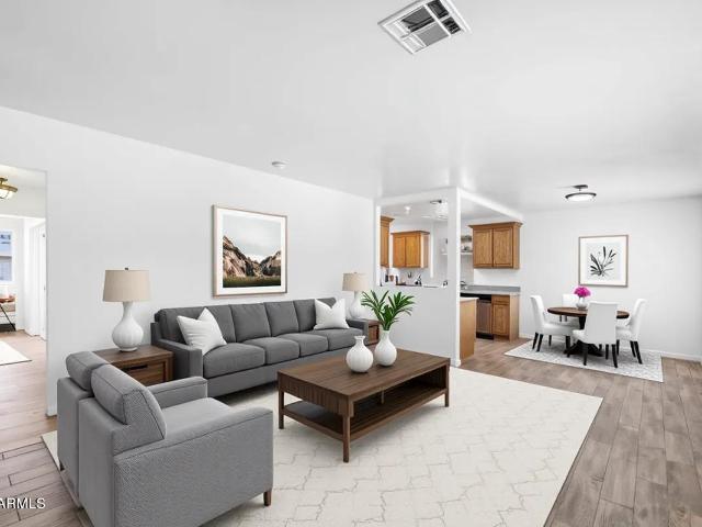 528 W 18TH Street