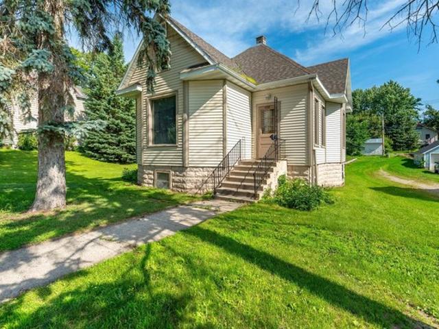 528 W Summit Ave, Fergus Falls, MN 56537