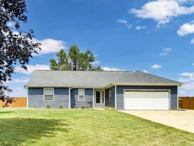 528 Valencia Dr, Delavan, WI 53115