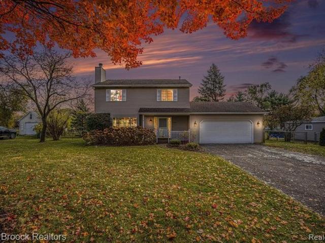5296 Pine Knob Ln, Independence, MI 48346