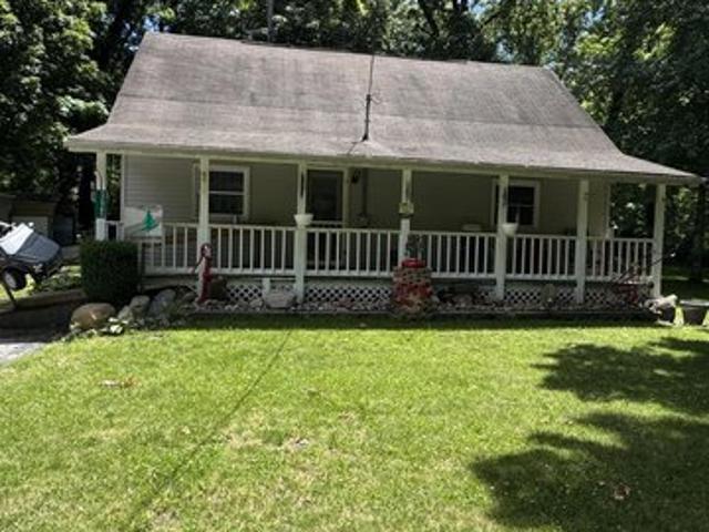 52985 Twin Lakeview Dr, Dowagiac, MI 49047