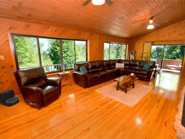 5298 Clear Lake Road