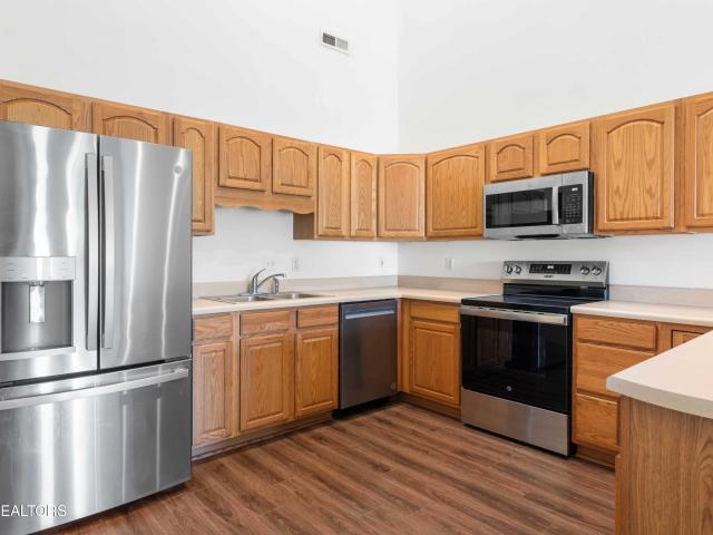 5290 Avery Woods Lane