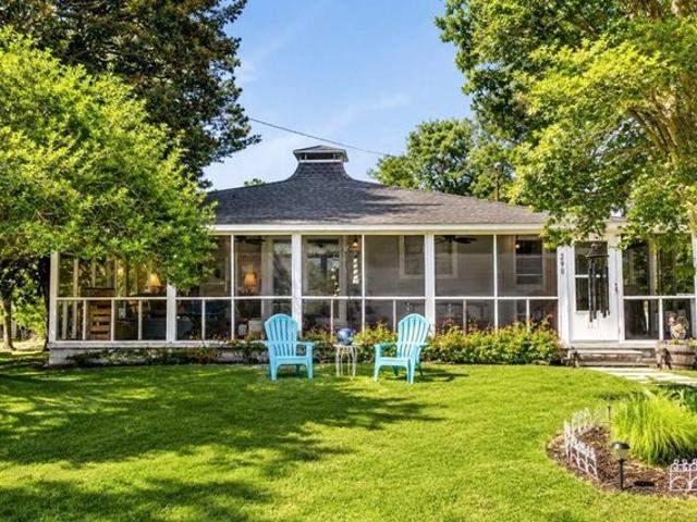 5290 Lakeview Rd, Chincoteague, VA 23336