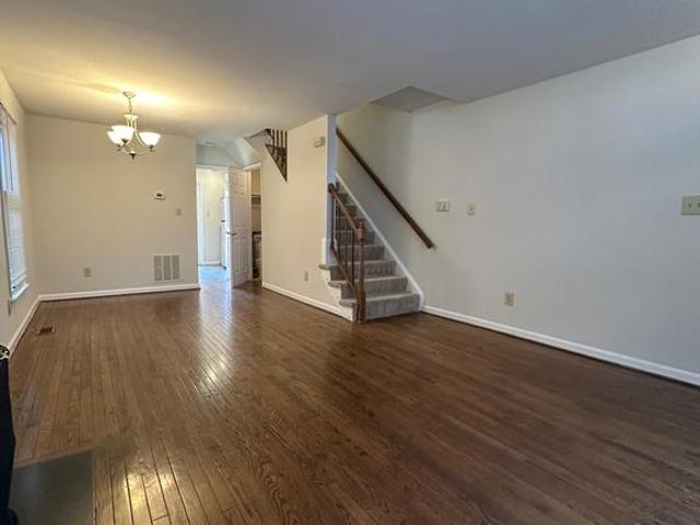 529 Colecroft Court