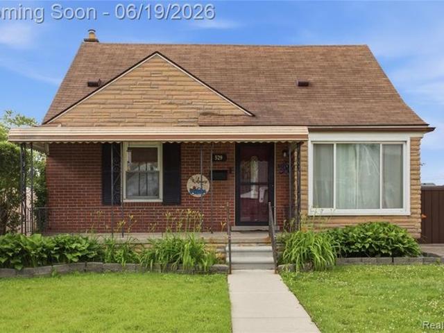 529 Champaign Rd, Lincoln Park, MI 48146