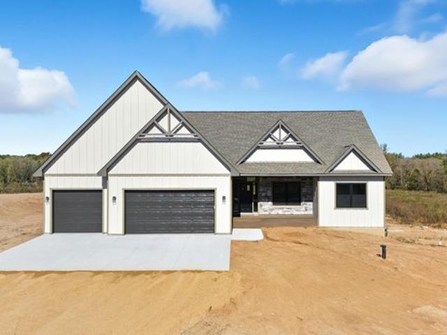 529 Chapman Hills Ct, Hudson, WI 54016