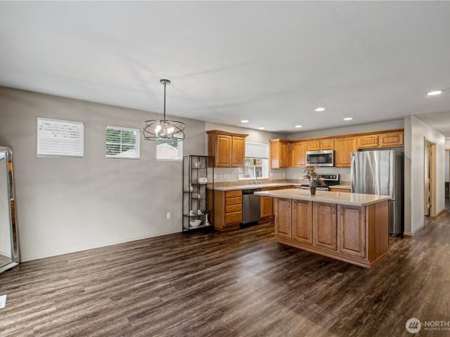 529 Bungalow Drive NW
