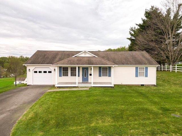 529 Grannys Rd, Pounding Mill, VA 24637