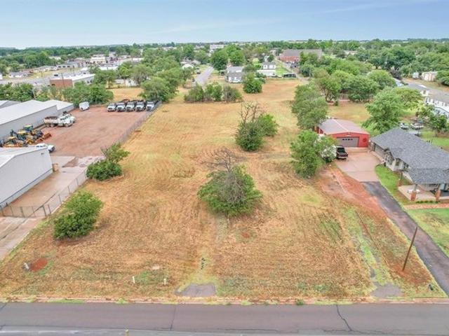 529 E 3rd St, Elk City, OK 73644