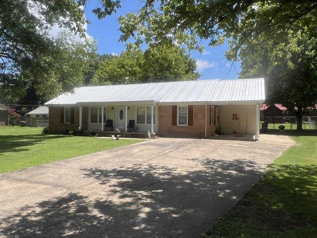 529 Janet Rd, Bolivar, TN 38008