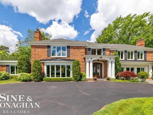 529 Lake Shore Rd, Grosse Pointe Shores, MI 48236