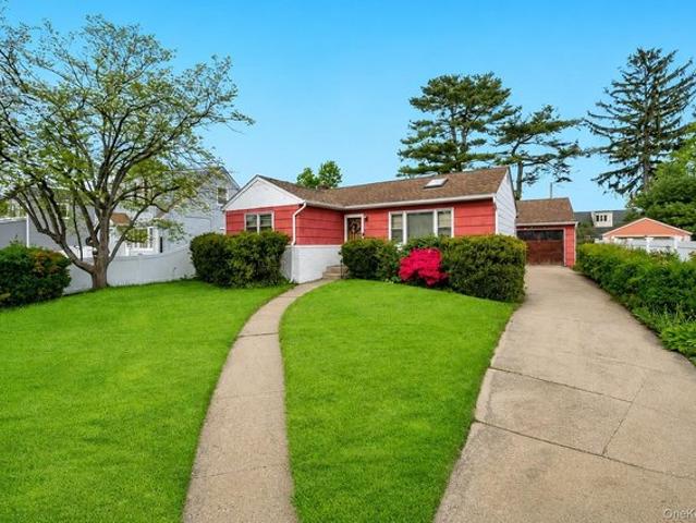 529 Liberty St, Uniondale, NY 11553