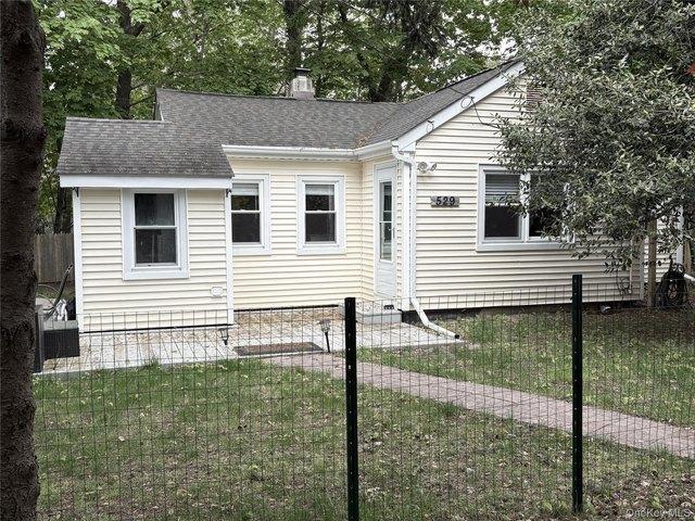 529 Montauk Hwy, Westhampton Beach, NY 11978