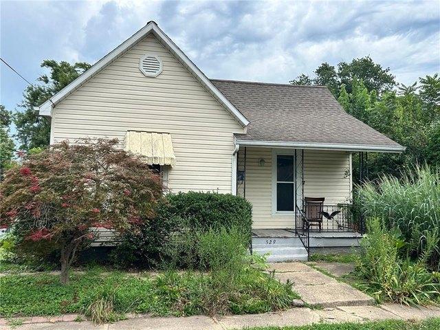 529 N 6th St, Charleston, IL 61920