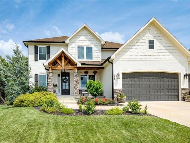 529 NE Legacy View Dr, Lee's Summit, MO 64086