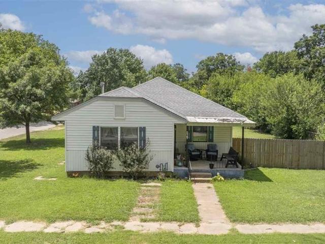 529 S Apple St, Newkirk, OK 74647