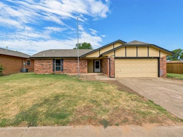 529 S Silver Dr, Mustang, OK 73064