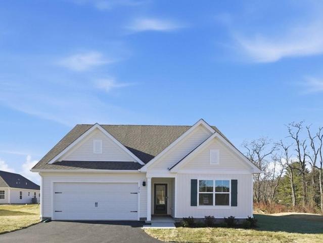 529 Summercrest Ave, Waynesboro, VA 22980