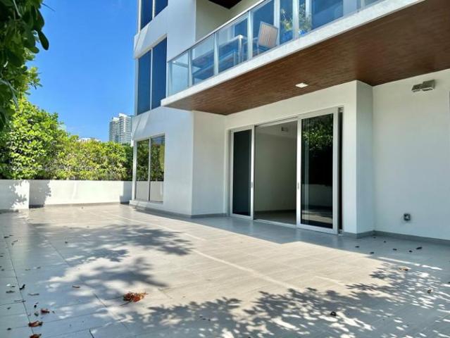 529 SW 11th St #103, Miami, FL 33129