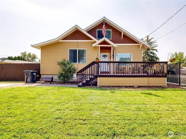 529 SW 1st St, College Place, WA 99324