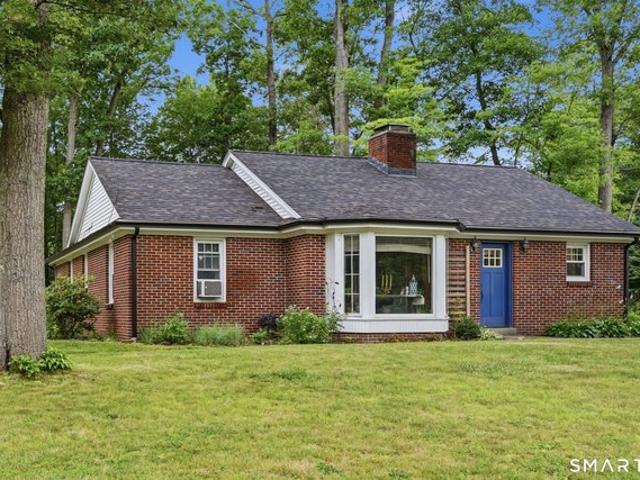 529 Pomfret St, Putnam, CT 06260