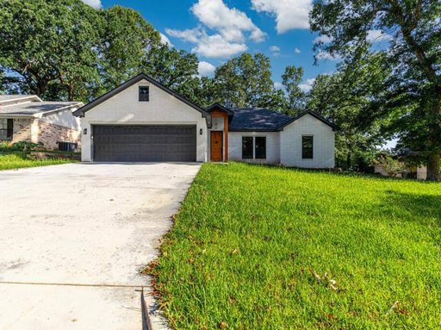 529 Woodland Hills Dr, Nacogdoches, TX 75964