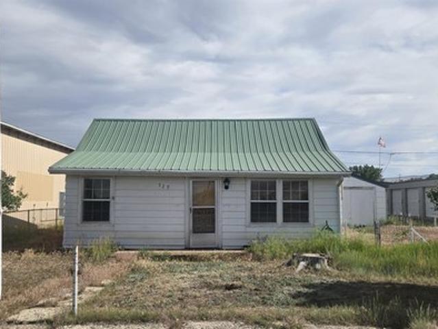 529 Washakie St, Thermopolis, WY 82443