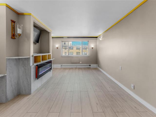 52 40 39th Drive, Unit 10C
