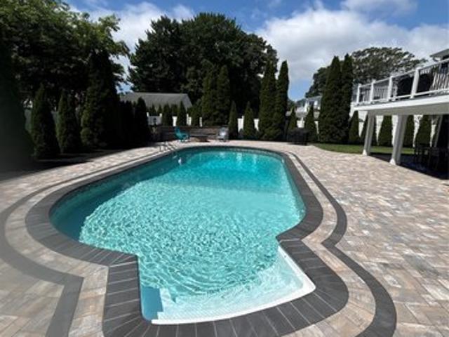 52 41st St, Islip, NY 11751