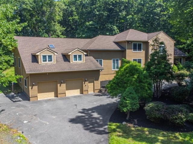52 Tower Hill Ln
