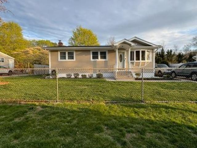 52 William St, Brentwood, NY 11717