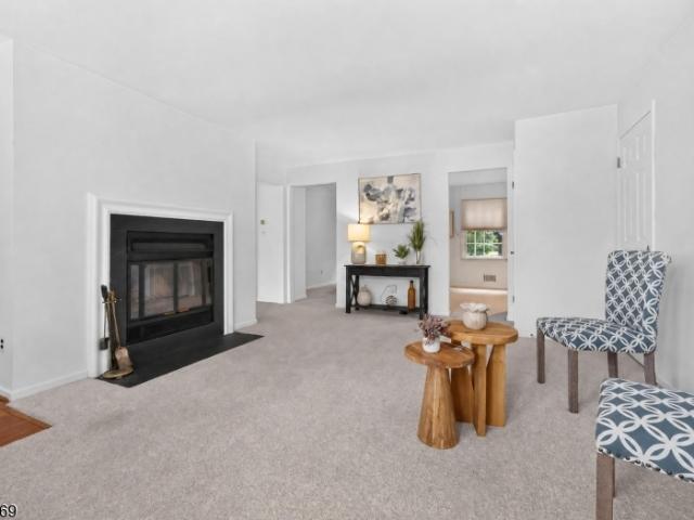 52 Adams Ct