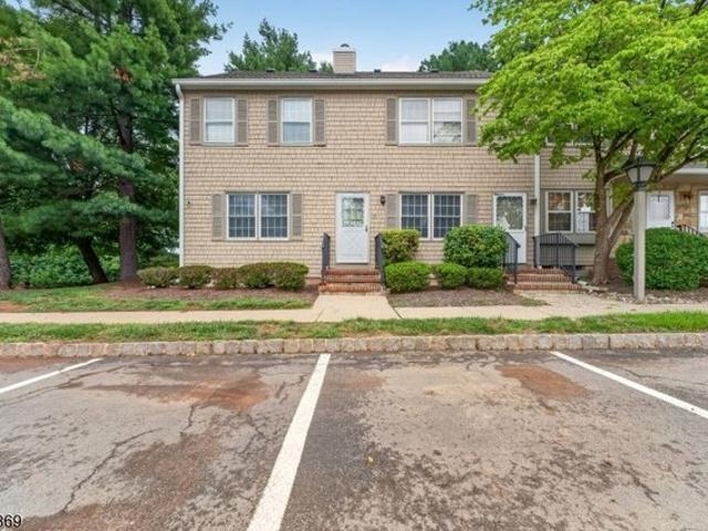 52 Adams Ct, Raritan, NJ 08822