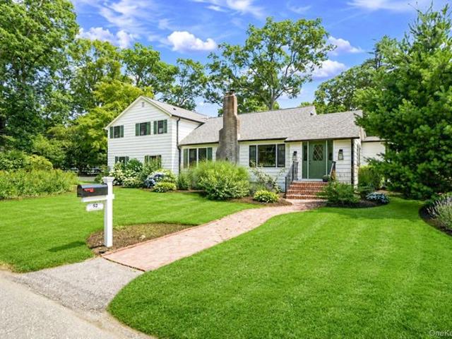 52 Albermarle Ave, Huntington Station, NY 11746