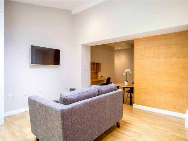 52 Bankfield Road, Huddersfield, HD1
